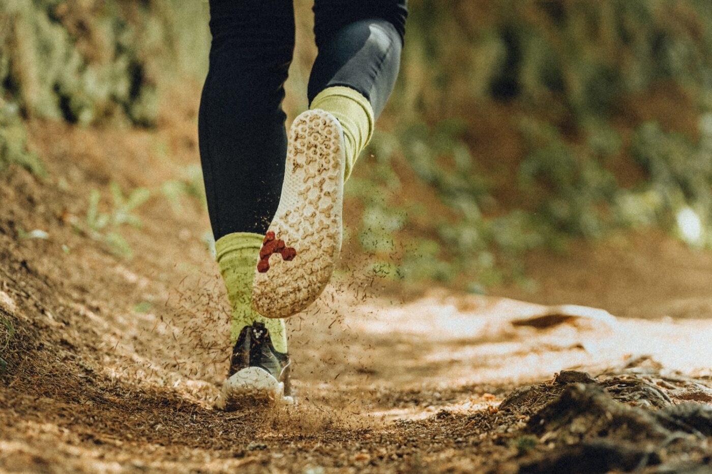 Dämpfung adé: Barfußschuhe am Berg - bergundsteigen