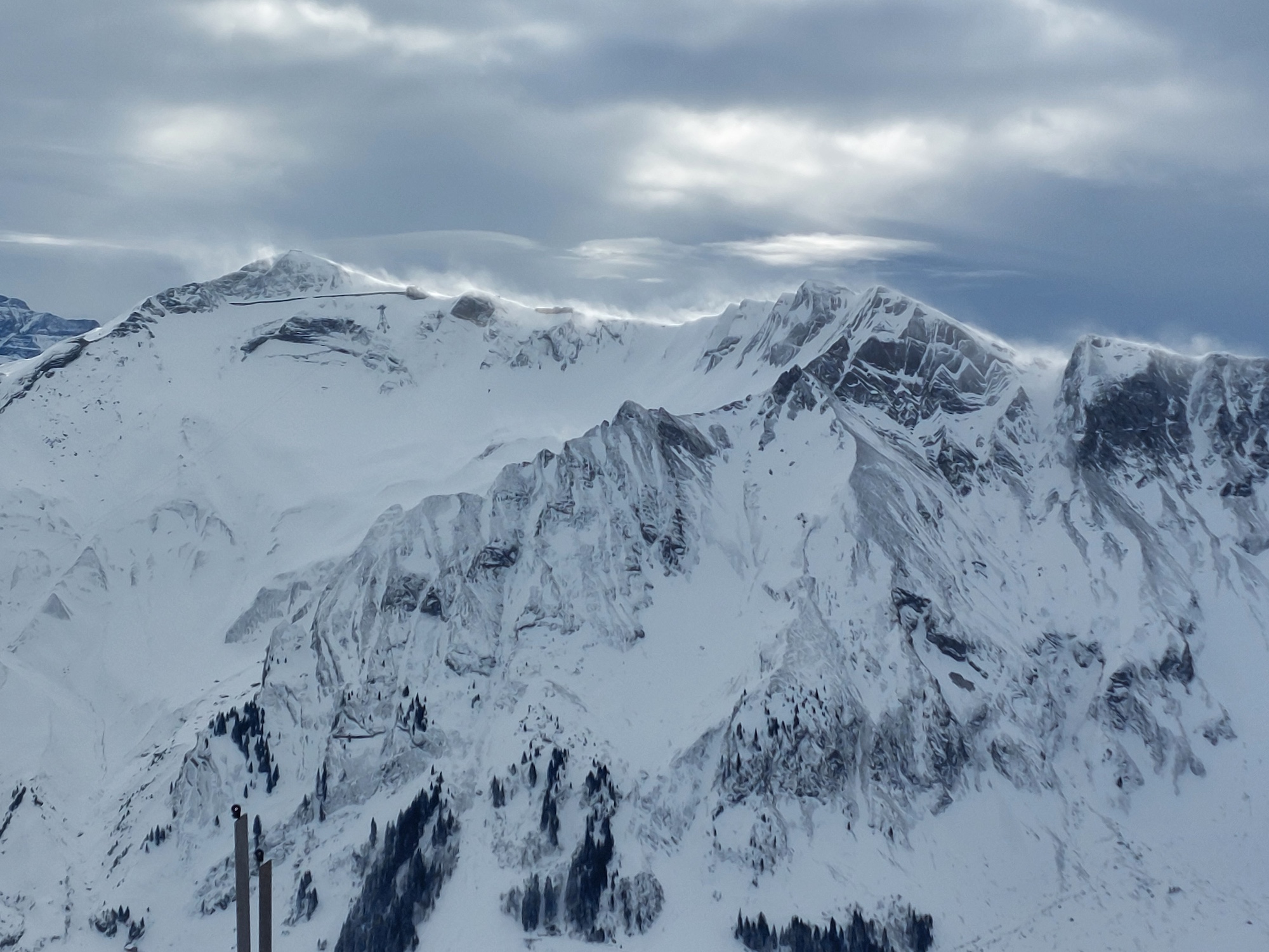 Schneearm und Altschneeprobleme: Der Schweizer Winter 24/25 - bergundsteigen